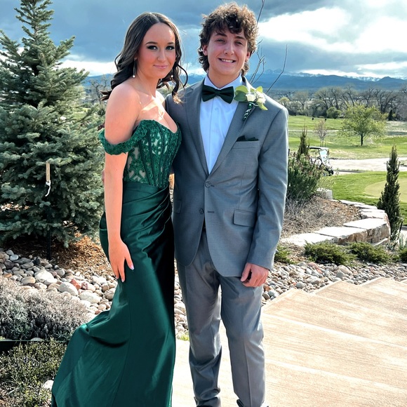 PromGirl | Dresses | Beautiful Emerald Green Prom Dress That Was Bought ...